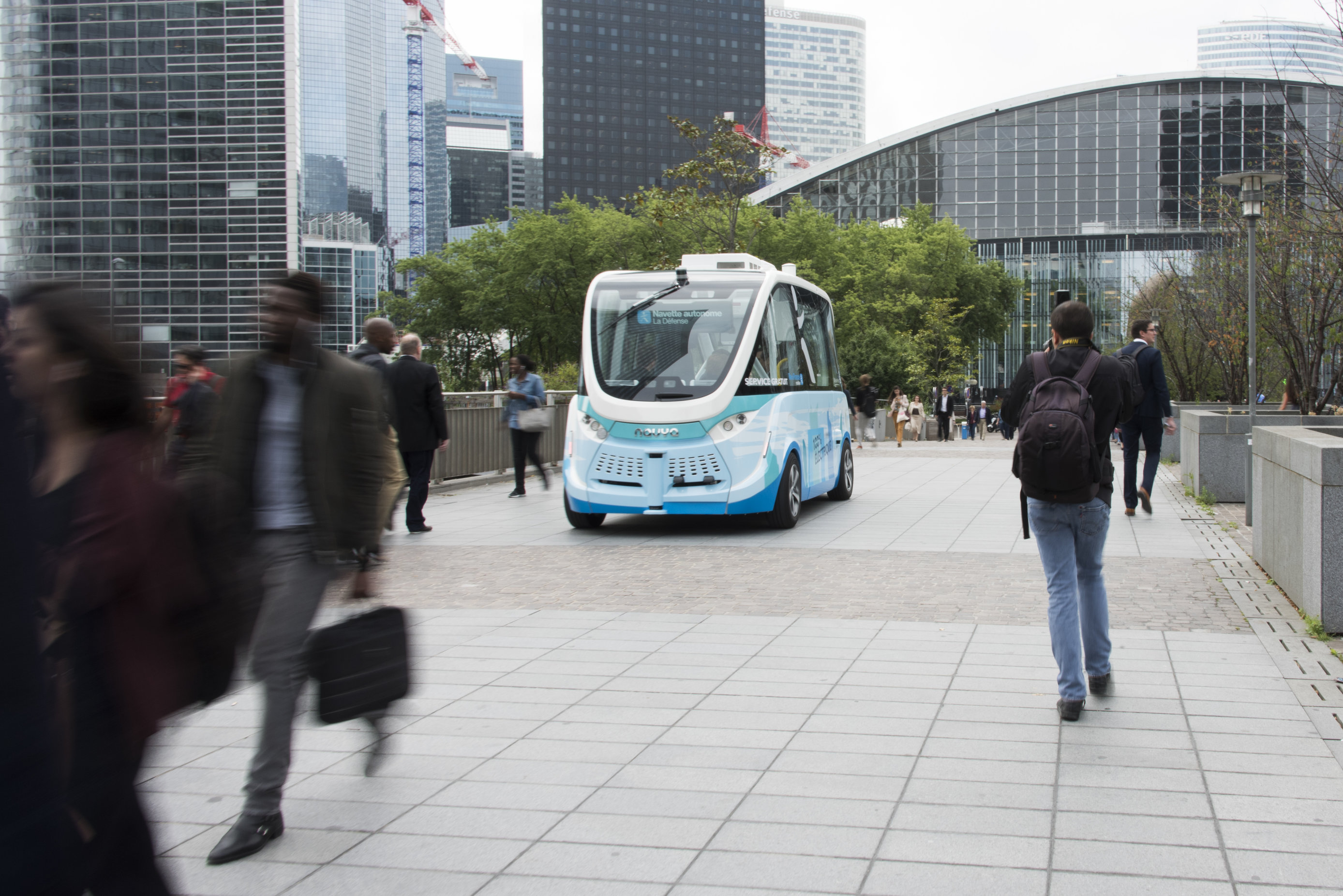 Paris launches trial of fully electric, autonomous shuttles - Cities Today